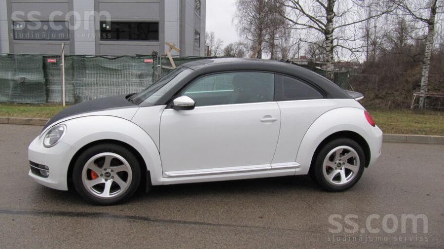White Volkswagen Beetle 2013 in Riga, with an engine capacity of 1.60 L and mileage of 254 thousand km for 6350 €, photo 17 on AUTOMOTO.COM.LV