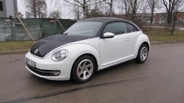 White Volkswagen Beetle 2013 in Riga, with an engine capacity of 1.60 L and mileage of 254 thousand km for 6350 €, photo 10 on AUTOMOTO.COM.LV