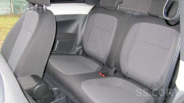Balts Volkswagen Beetle 2013 Rīga, ar dzinēja tilpumu 1.60 L un nobraukumu 254 tūkst. km par 5997 €, foto 6 vietnē AUTOMOTO.COM.LV
