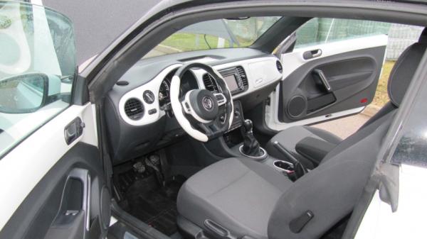 Balts Volkswagen Beetle 2013 Rīga, ar dzinēja tilpumu 1.60 L un nobraukumu 254 tūkst. km par 6350 €, foto 2 vietnē AUTOMOTO.COM.LV