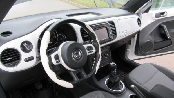 Balts Volkswagen Beetle 2013 Rīga, ar dzinēja tilpumu 1.60 L un nobraukumu 254 tūkst. km par 6350 €, foto 4 vietnē AUTOMOTO.COM.LV