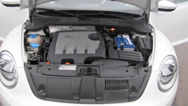 Balts Volkswagen Beetle 2013 Rīga, ar dzinēja tilpumu 1.60 L un nobraukumu 254 tūkst. km par 6350 €, foto 9 vietnē AUTOMOTO.COM.LV
