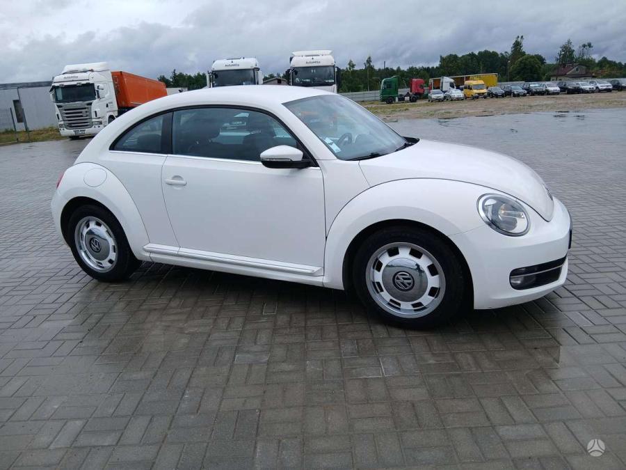 White Volkswagen Beetle 2013 in Taurage, with an engine capacity of 1.60 L and mileage of 206 thousand km for 3800 €, photo 5 on AUTOMOTO.COM.LV