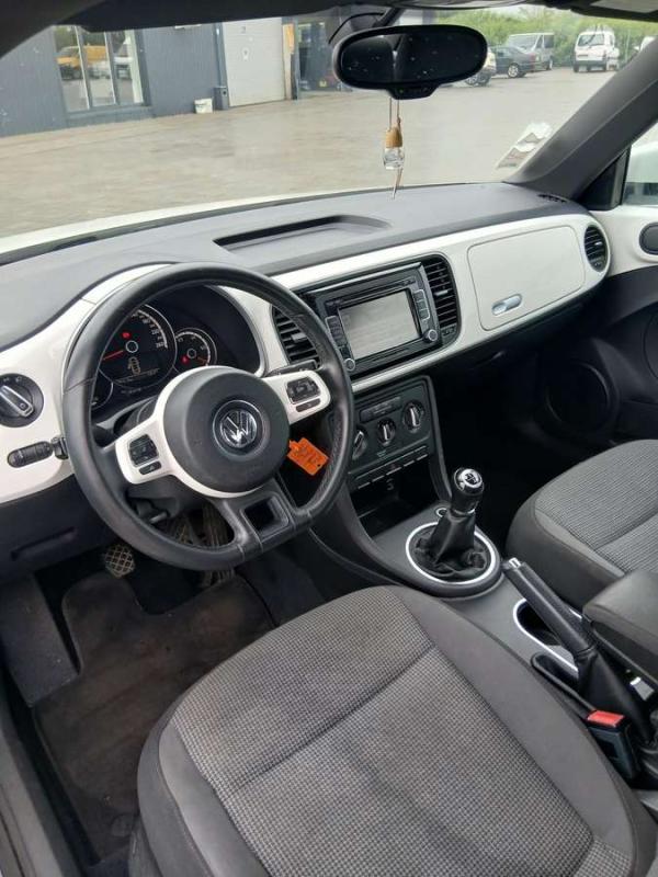 Balts Volkswagen Beetle 2013 Tauragė, ar dzinēja tilpumu 1.60 L un nobraukumu 206 tūkst. km par 3800 €, foto 7 vietnē AUTOMOTO.COM.LV