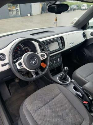 White Volkswagen Beetle 2013 in Taurage, with an engine capacity of 1.60 L and mileage of 206 thousand km for 3800 €, photo 8 on AUTOMOTO.COM.LV