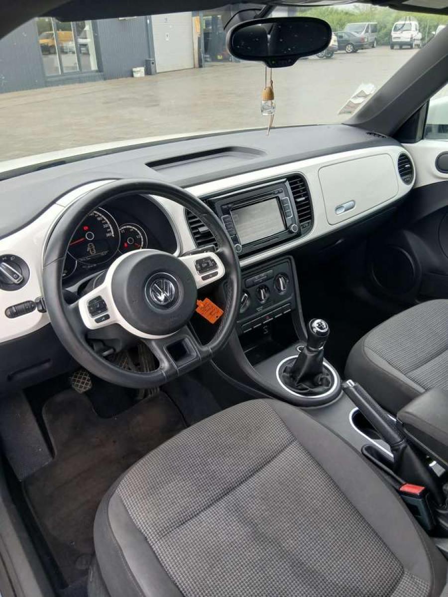 White Volkswagen Beetle 2013 in Taurage, with an engine capacity of 1.60 L and mileage of 206 thousand km for 3800 €, photo 8 on AUTOMOTO.COM.LV