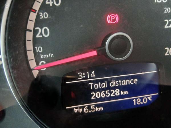 Balts Volkswagen Beetle 2013 Tauragė, ar dzinēja tilpumu 1.60 L un nobraukumu 206 tūkst. km par 3800 €, foto 8 vietnē AUTOMOTO.COM.LV