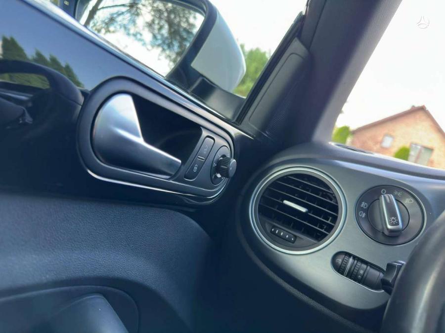 Balts Volkswagen Beetle 2013 Viļņa, ar dzinēja tilpumu 1.97 L un nobraukumu 263 tūkst. km par 7900 €, foto 35 vietnē AUTOMOTO.COM.LV
