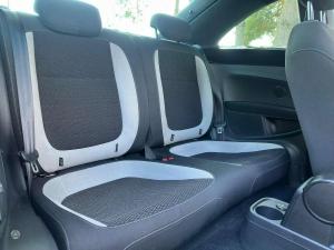 White Volkswagen Beetle 2013 in Vilnius, with an engine capacity of 1.97 L and mileage of 263 thousand km for 7900 €, photo 32 on AUTOMOTO.COM.LV