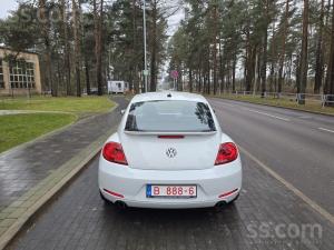 White Volkswagen Beetle 2011 in Riga, with an engine capacity of 2.00 L and mileage of 250 thousand km for 7200 €, photo 4 on AUTOMOTO.COM.LV