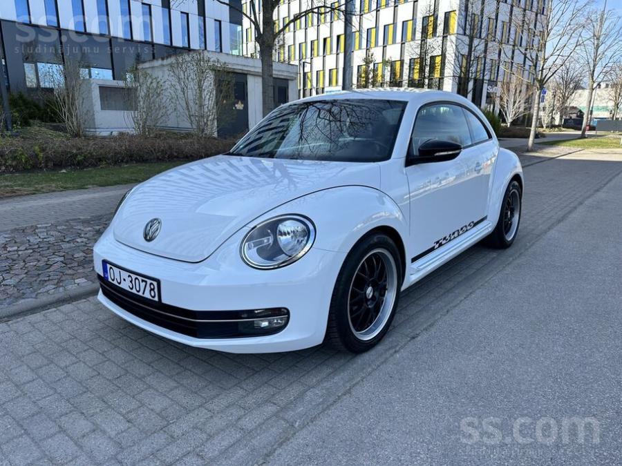 White Volkswagen Beetle 2011 in Riga, with an engine capacity of 2.00 L and mileage of 250 thousand km for 6900 €, photo 1 on AUTOMOTO.COM.LV