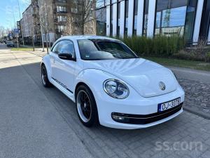 White Volkswagen Beetle 2011 in Riga, with an engine capacity of 2.00 L and mileage of 250 thousand km for 6900 €, photo 4 on AUTOMOTO.COM.LV