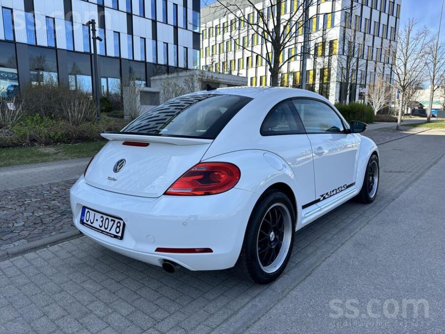 White Volkswagen Beetle 2011 in Riga, with an engine capacity of 2.00 L and mileage of 250 thousand km for 6900 €, photo 5 on AUTOMOTO.COM.LV