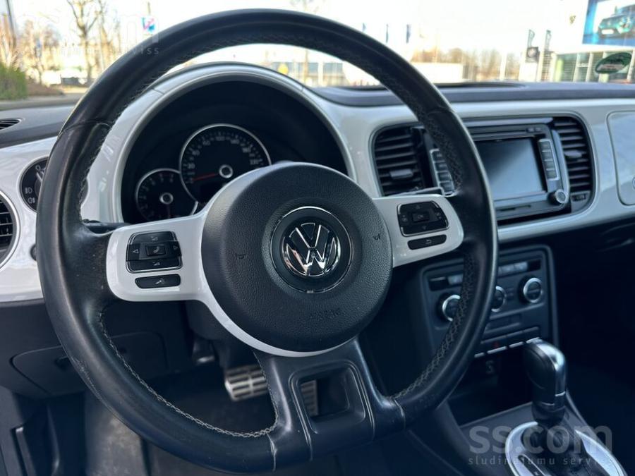 White Volkswagen Beetle 2011 in Riga, with an engine capacity of 2.00 L and mileage of 250 thousand km for 6900 €, photo 9 on AUTOMOTO.COM.LV