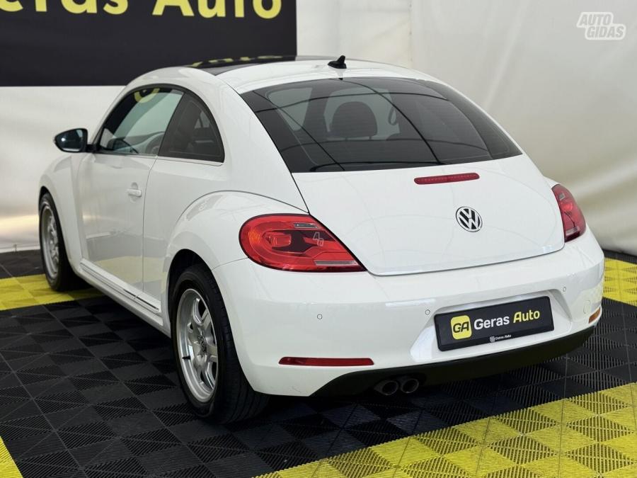 White Volkswagen Beetle 2012 in Avizieniai, with an engine capacity of 2.00 L and mileage of 250 thousand km for 7200 €, photo 6 on AUTOMOTO.COM.LV