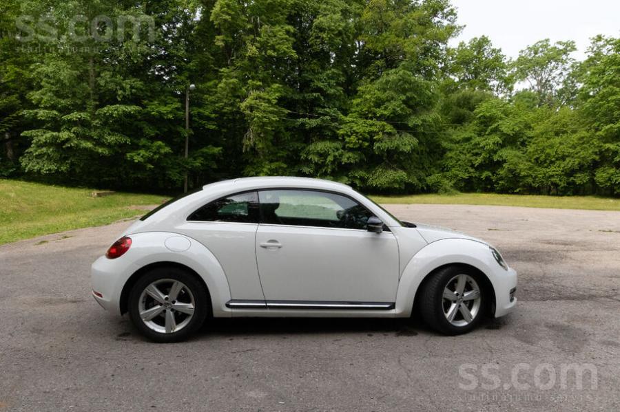 Balts Volkswagen Beetle 2012 Liepāja, ar dzinēja tilpumu 2.00 L un nobraukumu 210 tūkst. km par 7200 €, foto 1 vietnē AUTOMOTO.COM.LV