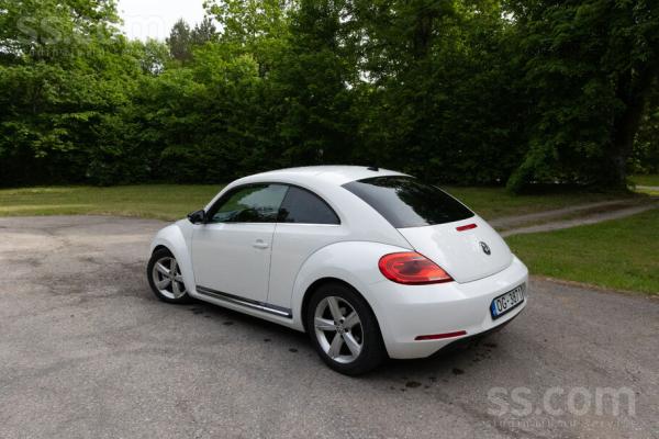 Balts Volkswagen Beetle 2012 Liepāja, ar dzinēja tilpumu 2.00 L un nobraukumu 210 tūkst. km par 7200 €, foto 5 vietnē AUTOMOTO.COM.LV