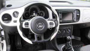 Balts Volkswagen Beetle 2013 Rīga, ar dzinēja tilpumu 1.60 L un nobraukumu 254 tūkst. km par 5950 €, foto 6 vietnē AUTOMOTO.COM.LV