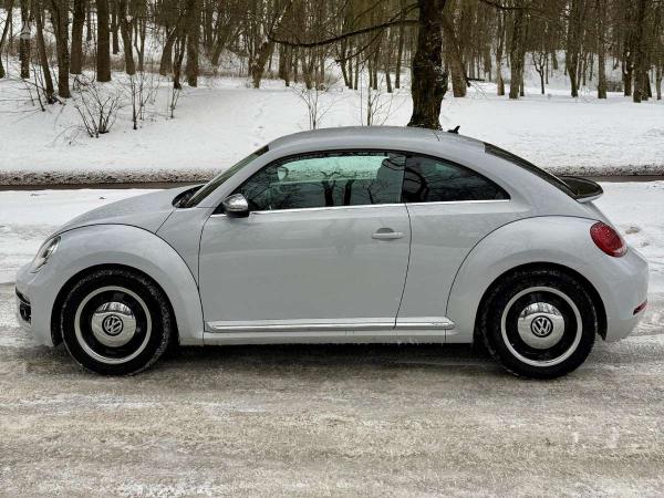 White Volkswagen Beetle 2017 in Vilnius, with an engine capacity of 1.40 L and mileage of 86 thousand km for 15500 €, photo 3 on AUTOMOTO.COM.LV