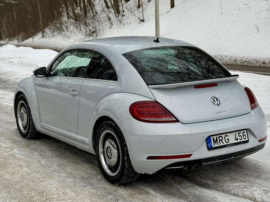 White Volkswagen Beetle 2017 in Vilnius, with an engine capacity of 1.40 L and mileage of 86 thousand km for 15500 €, photo 4 on AUTOMOTO.COM.LV