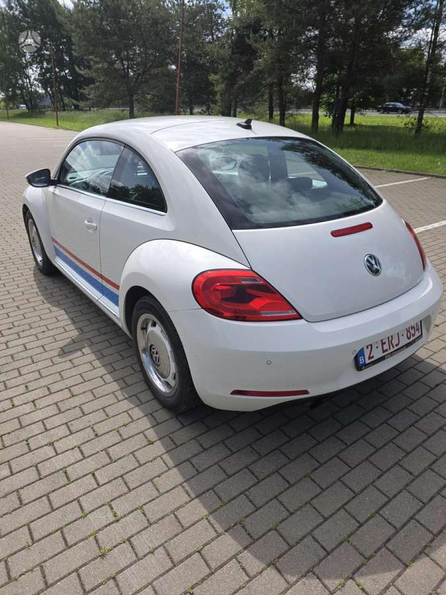 White Volkswagen Beetle 2012 in Vilnius, with an engine capacity of 1.20 L and mileage of 190 thousand km for 5850 €, photo 5 on AUTOMOTO.COM.LV