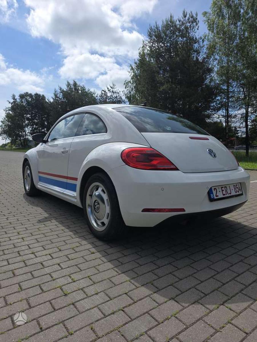White Volkswagen Beetle 2012 in Vilnius, with an engine capacity of 1.20 L and mileage of 190 thousand km for 5850 €, photo 6 on AUTOMOTO.COM.LV