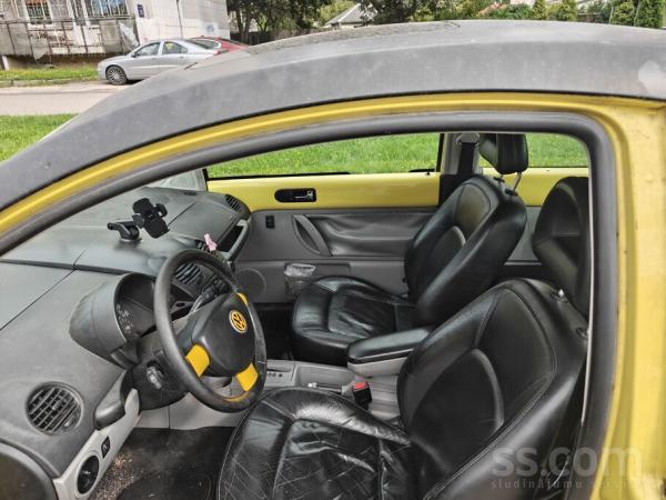 Yellow Volkswagen Beetle 2000 in Riga, with an engine capacity of 2.00 L and mileage of 198 thousand km for 455 €, photo 3 on AUTOMOTO.COM.LV