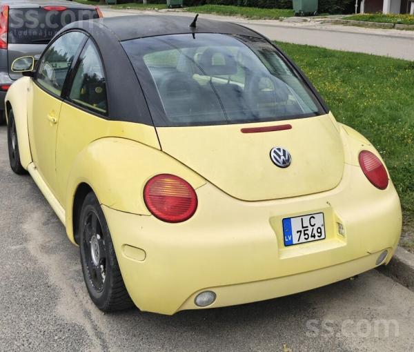 Yellow Volkswagen Beetle 2000 in Riga, with an engine capacity of 2.00 L and mileage of 198 thousand km for 455 €, photo 4 on AUTOMOTO.COM.LV