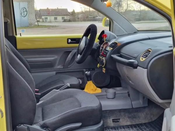Yellow Volkswagen Beetle 1999 in Grobiņa, with an engine capacity of 2.00 L and mileage of 256 thousand km for 1190 €, photo 9 on AUTOMOTO.COM.LV