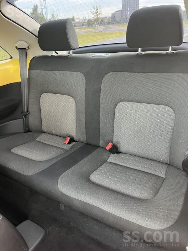 Yellow Volkswagen Beetle 2007 in Riga, with an engine capacity of 1.60 L and mileage of 195 thousand km for 2400 €, photo 10 on AUTOMOTO.COM.LV