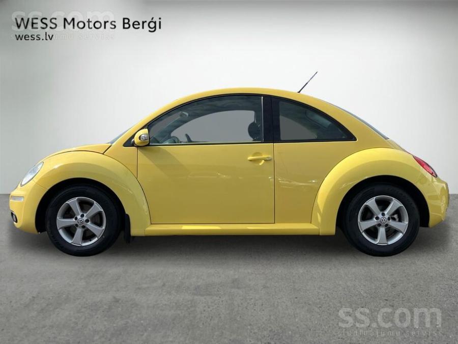 Yellow Volkswagen Beetle 2009 in Riga, with an engine capacity of 1.60 L and mileage of 121 thousand km for 5990 €, photo 4 on AUTOMOTO.COM.LV