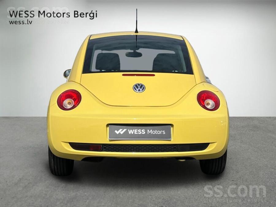 Yellow Volkswagen Beetle 2009 in Riga, with an engine capacity of 1.60 L and mileage of 121 thousand km for 5990 €, photo 5 on AUTOMOTO.COM.LV