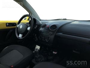 Yellow Volkswagen Beetle 2009 in Riga, with an engine capacity of 1.60 L and mileage of 121 thousand km for 5990 €, photo 7 on AUTOMOTO.COM.LV