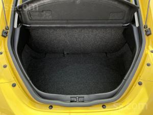 Yellow Volkswagen Beetle 2009 in Riga, with an engine capacity of 1.60 L and mileage of 121 thousand km for 5990 €, photo 11 on AUTOMOTO.COM.LV
