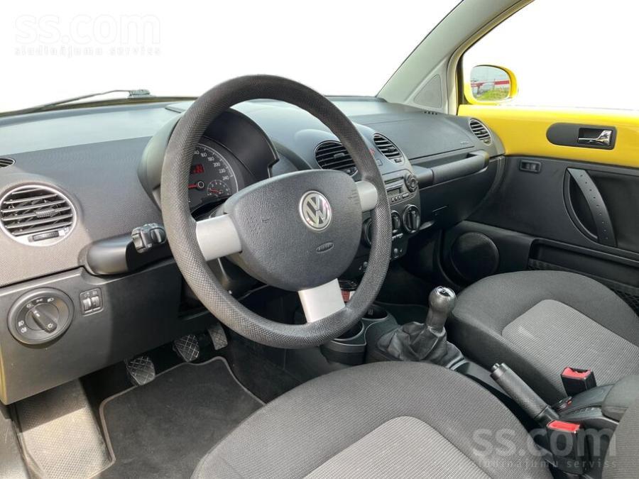 Yellow Volkswagen Beetle 2009 in Riga, with an engine capacity of 1.60 L and mileage of 121 thousand km for 5990 €, photo 12 on AUTOMOTO.COM.LV