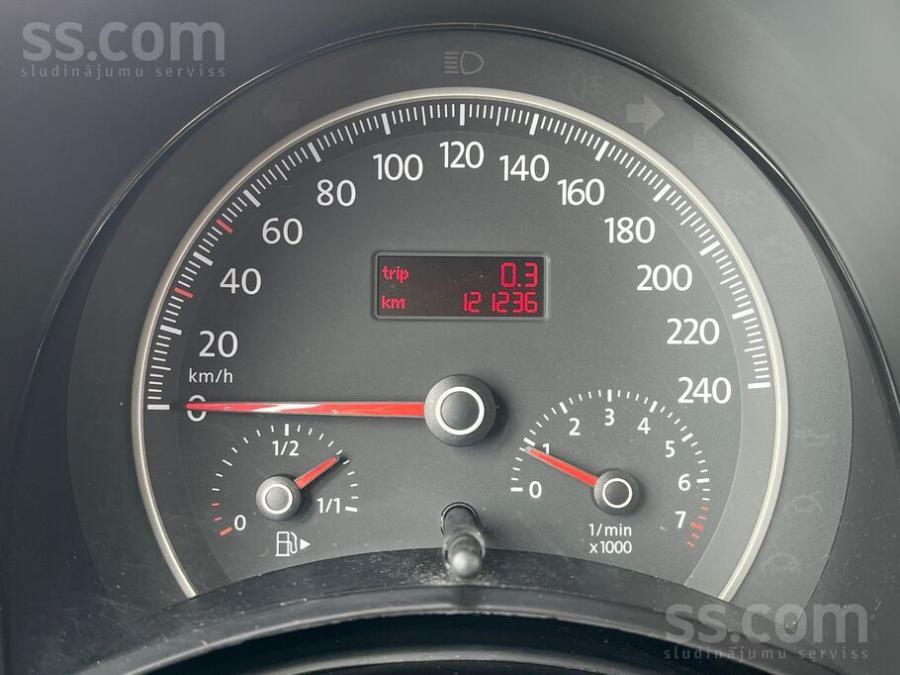 Yellow Volkswagen Beetle 2009 in Riga, with an engine capacity of 1.60 L and mileage of 121 thousand km for 5990 €, photo 14 on AUTOMOTO.COM.LV