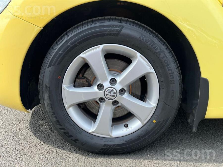 Yellow Volkswagen Beetle 2009 in Riga, with an engine capacity of 1.60 L and mileage of 121 thousand km for 5990 €, photo 23 on AUTOMOTO.COM.LV