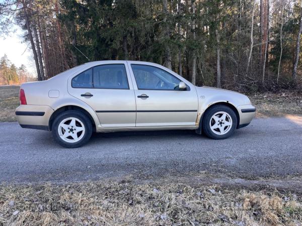 Beige Volkswagen Bora 2002 in Tallinn, with an engine capacity of 1.60 L and mileage of 0 thousand km for 450 €, photo 4 on AUTOMOTO.COM.LV