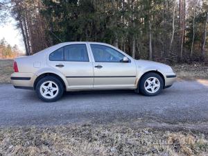 Beige Volkswagen Bora 2002 in Tallinn, with an engine capacity of 1.60 L and mileage of 0 thousand km for 450 €, photo 5 on AUTOMOTO.COM.LV