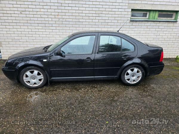 Black Volkswagen Bora 1998 in Voru, with an engine capacity of 1.60 L and mileage of 215 thousand km for 2000 €, photo 3 on AUTOMOTO.COM.LV