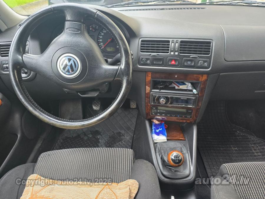 Black Volkswagen Bora 1998 in Voru, with an engine capacity of 1.60 L and mileage of 215 thousand km for 2000 €, photo 5 on AUTOMOTO.COM.LV