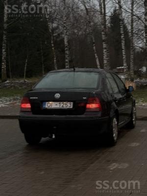 Black Volkswagen Bora 1999 in Rezekne, with an engine capacity of 1.60 L and mileage of 274 thousand km for 2000 €, photo 2 on AUTOMOTO.COM.LV
