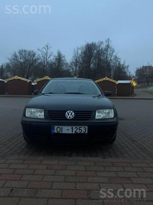 Black Volkswagen Bora 1999 in Rezekne, with an engine capacity of 1.60 L and mileage of 274 thousand km for 2000 €, photo 3 on AUTOMOTO.COM.LV