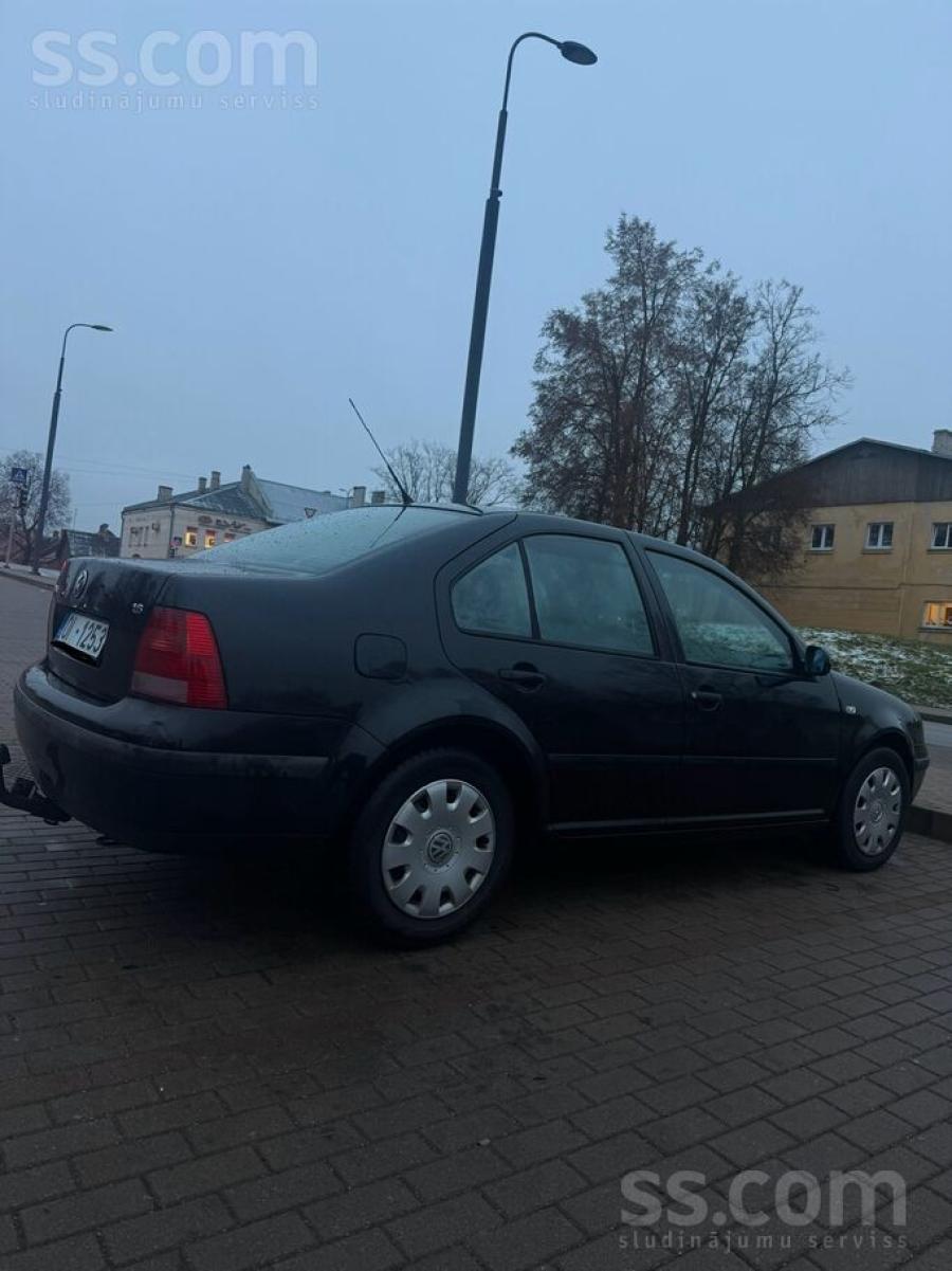 Black Volkswagen Bora 1999 in Rezekne, with an engine capacity of 1.60 L and mileage of 274 thousand km for 2000 €, photo 5 on AUTOMOTO.COM.LV