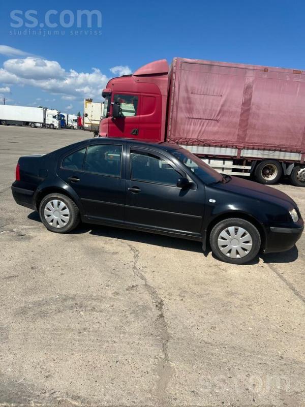 Black Volkswagen Bora 1999 in Riga, with an engine capacity of 1.90 L and mileage of 330 thousand km for 1050 €, photo 3 on AUTOMOTO.COM.LV