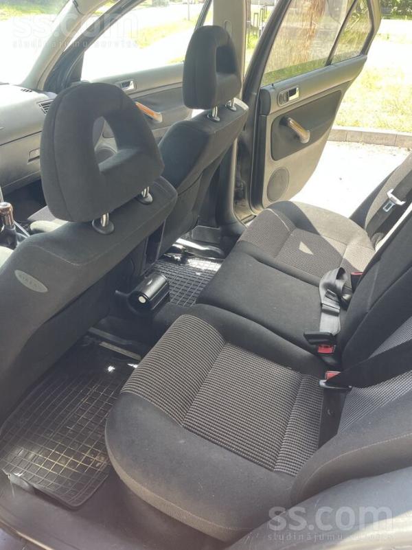 Black Volkswagen Bora 2000 in Riga, with an engine capacity of 1.90 L and mileage of 402 thousand km for 1350 €, photo 6 on AUTOMOTO.COM.LV
