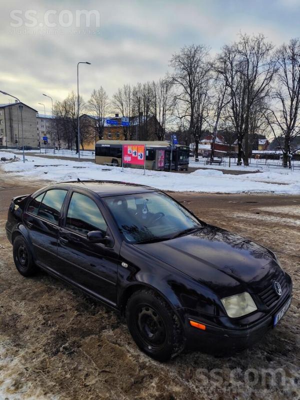 Melns Volkswagen Bora 2002 Valmiera, ar dzinēja tilpumu 1.90 L un nobraukumu 447 tūkst. km par 2000 €, foto 1 vietnē AUTOMOTO.COM.LV