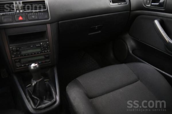Black Volkswagen Bora 2002 in Riga, with an engine capacity of 2.00 L and mileage of 201 thousand km for 1495 €, photo 9 on AUTOMOTO.COM.LV