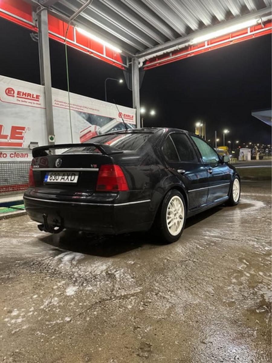Melns Volkswagen Bora 2003 Tartu, ar dzinēja tilpumu 2.30 L un nobraukumu 342 tūkst. km par 2400 €, foto 1 vietnē AUTOMOTO.COM.LV