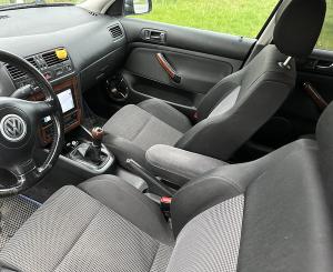 Melns Volkswagen Bora 2003 Tartu, ar dzinēja tilpumu 2.30 L un nobraukumu 342 tūkst. km par 2400 €, foto 12 vietnē AUTOMOTO.COM.LV